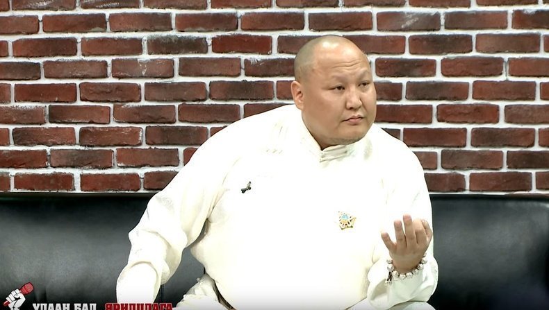 Т.Дэлгэрмөрөн: Өөжгий ахын минь түмэн зөв шүү дээ. Манайд яагаад дандаа ...